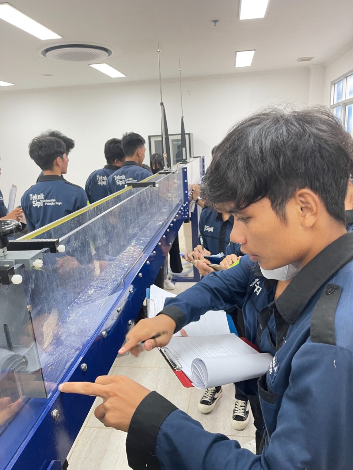 Penggunaan Alat “Multi Purpose Teaching Flume” PPIIG UPR – PPIIG ...